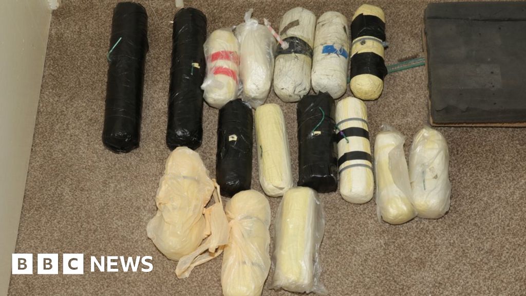 Devon drug addict with bomb under bed jailed - BBC News