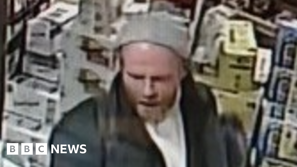 Staithes assault: CCTV appeal to trace man after victim dies - BBC News