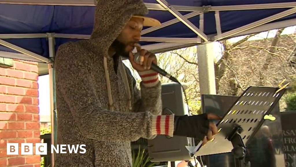 Rapper Devon Glover spits Shakespeare sonnets in Stratford - BBC News