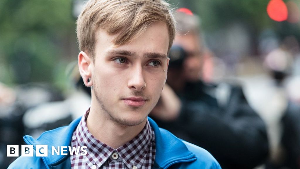 Charlie Alliston: Cyclist detained over pedestrian death - BBC News