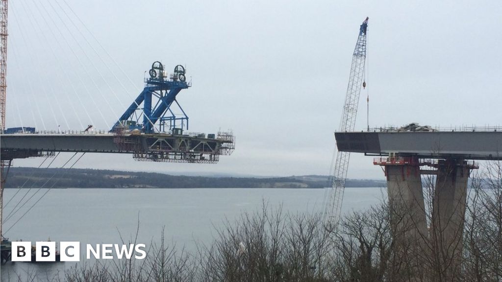 Technically-complex piece of Queensferry Crossing put in place - BBC News