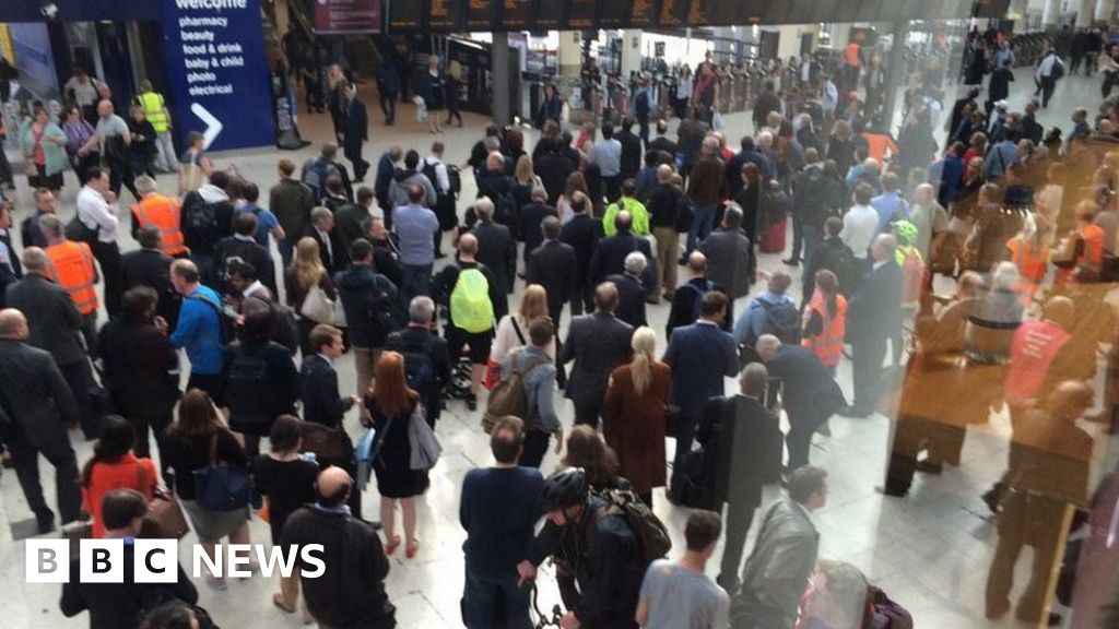 Vauxhall Station fire: Ongoing disruption follows blaze - BBC News
