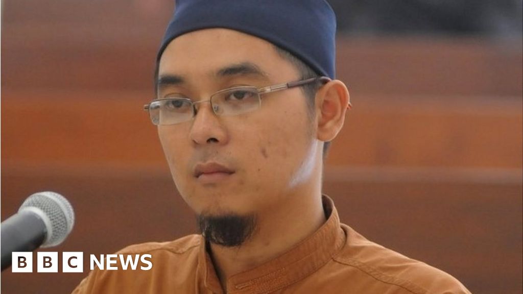 Inside the home of Indonesia's most notorious IS militant - BBC News