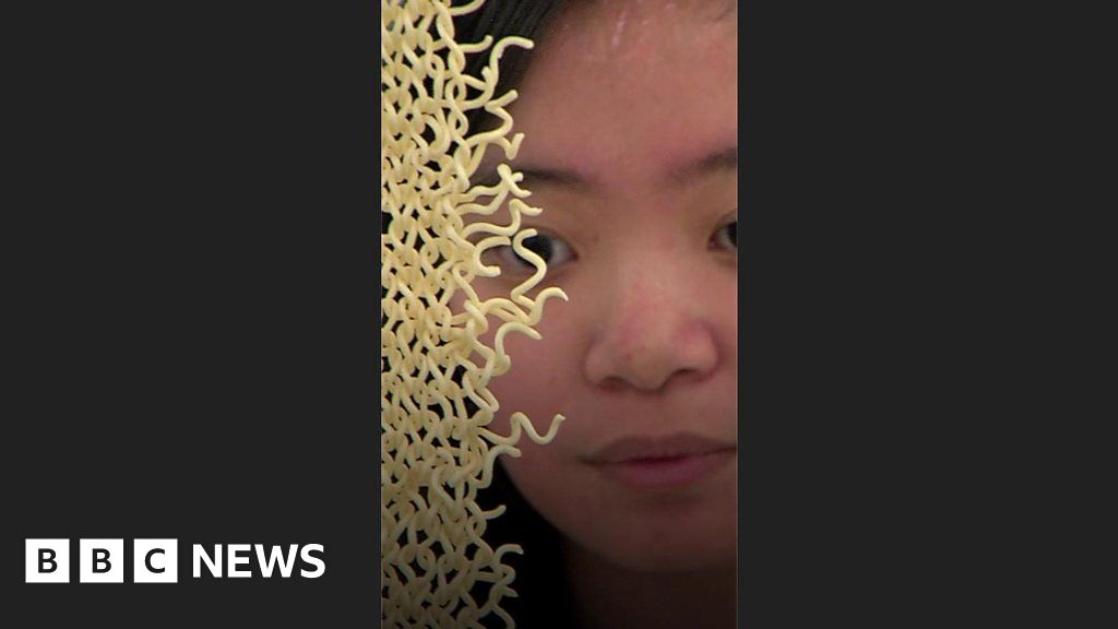 The woman turning instant noodles into art - BBC News