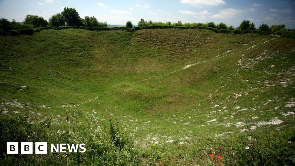 The 18 sewer men who changed the war - BBC News