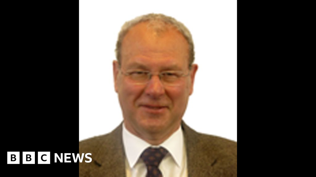 Racist tweets councillor Robert Davies leaves Scottish Conservatives ...