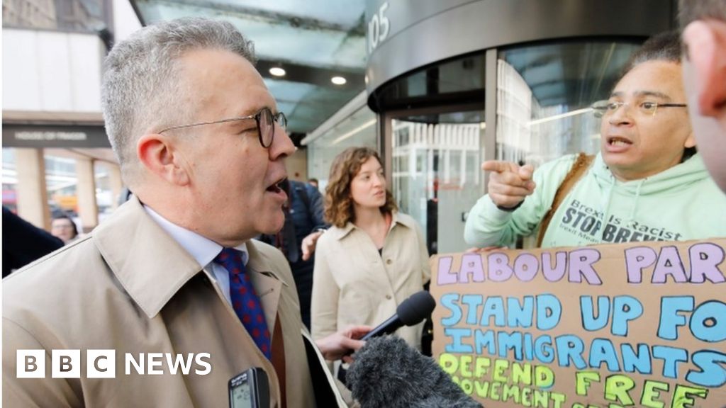 Labour's NEC Brexit meeting: What is at stake? - BBC News