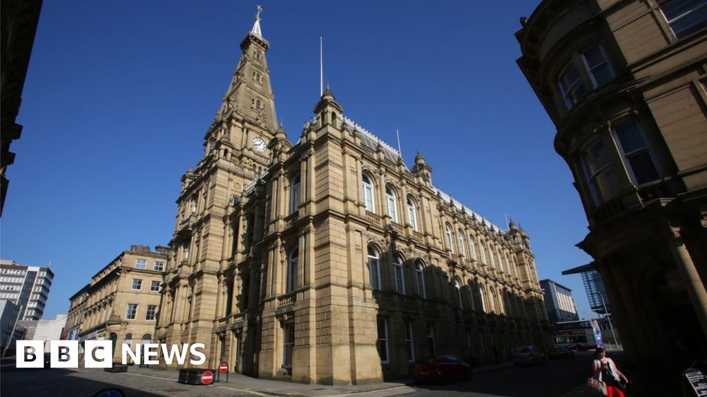 Calderdale Council to discuss borrowing £35m for infrastructure - BBC News