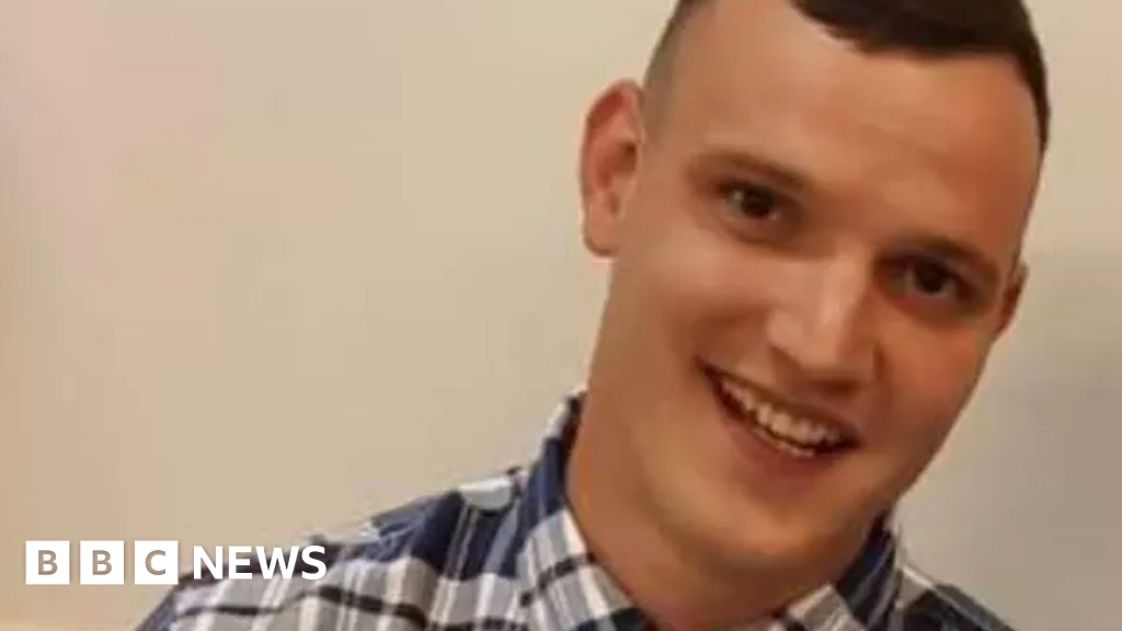 Two teens face murder charge over Milton Keynes stabbing - BBC News