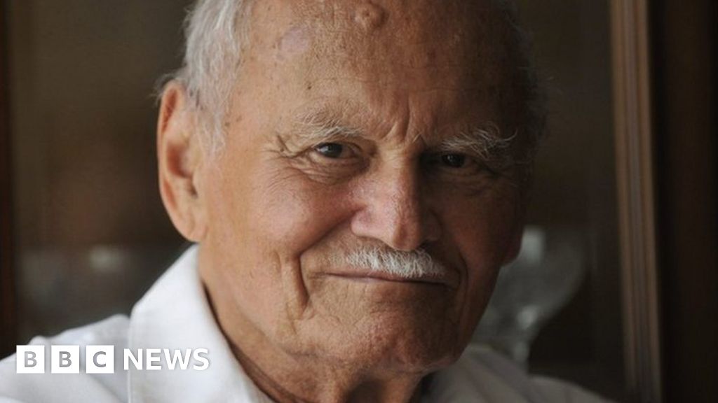 Arpad Goncz: Hungary's first democratic president dies - BBC News