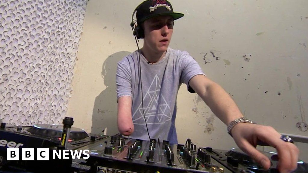 One-armed DJ's passion for music - BBC News
