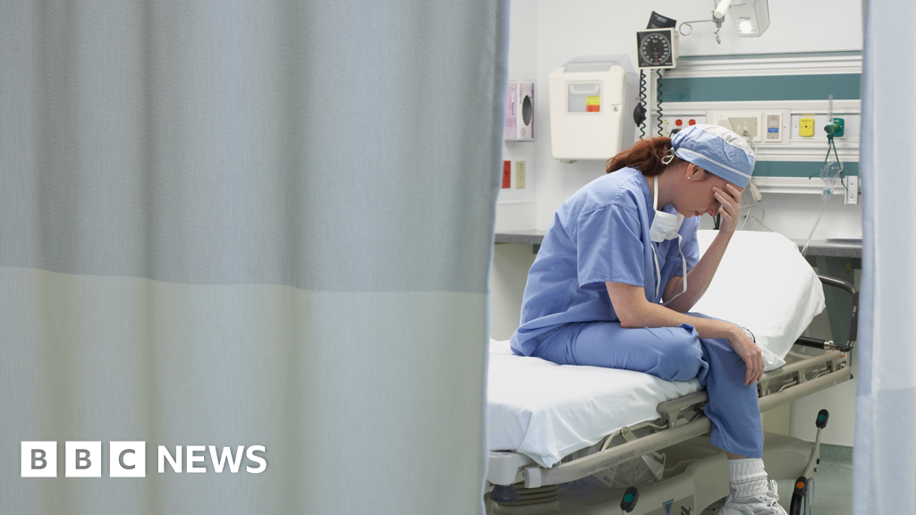 NHS workers: Demand for 'urgent and significant pay rise' - BBC News