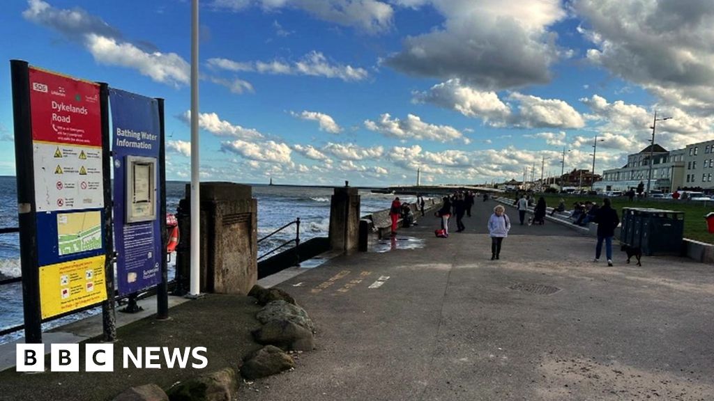 Seaburn beach: Police called after suspected bones find - BBC News