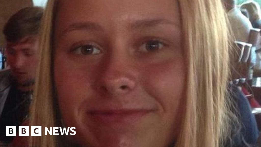 'High risk' missing teenage Devon girl 'may be in London' - BBC News