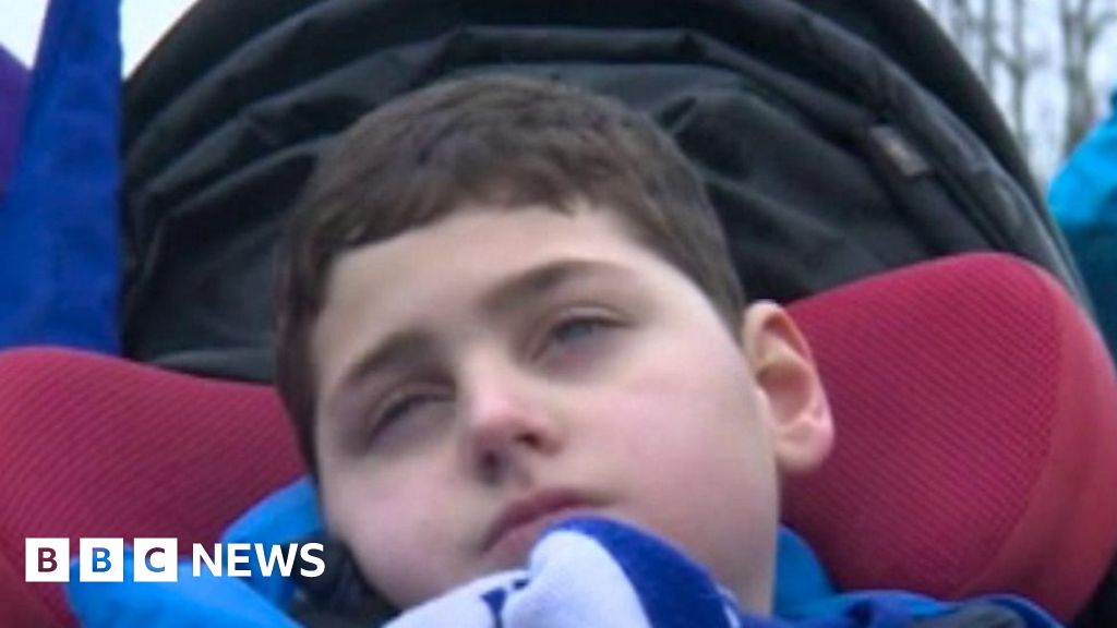 Chailey children's charity stages match to raise funds - BBC News