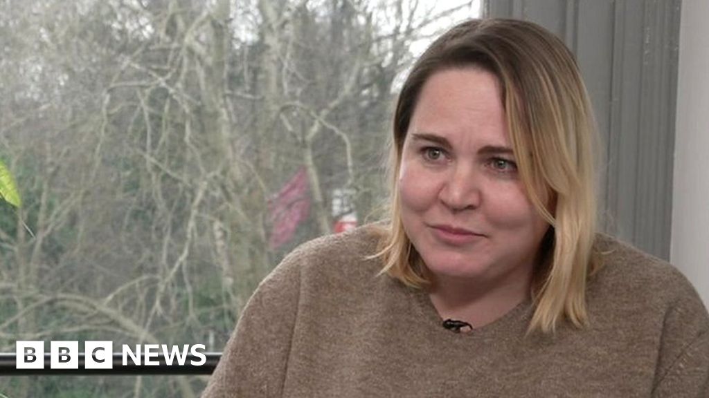 HMP Styal: Suicide-hit women's jail 'hell on earth' - BBC News