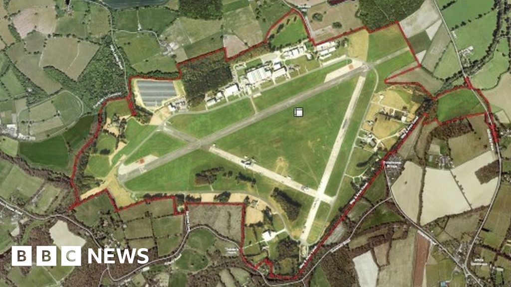 Dunsfold Aerodrome: Neighbours' views sought on 1,800 homes - BBC News