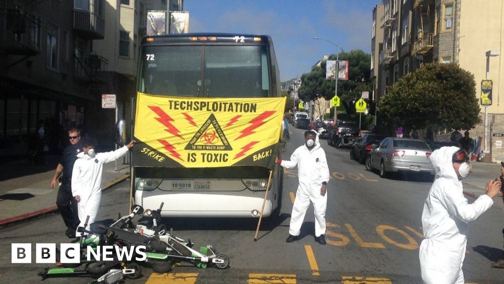 San Francisco scooter protesters block Silicon Valley buses