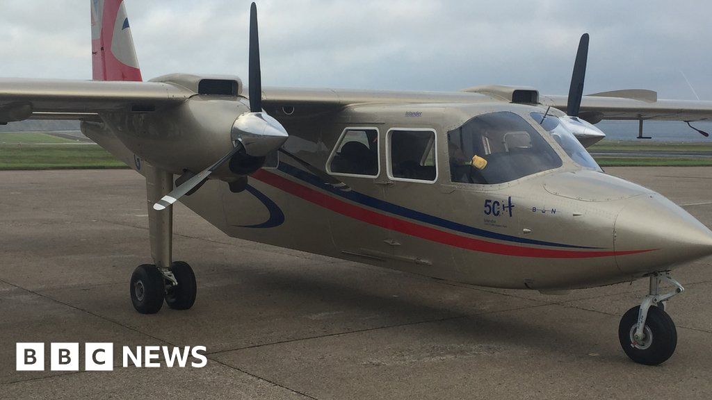 Golden plane makes special flight on Orkney anniversary - BBC News