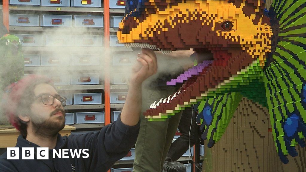 Giant LEGO dinosaurs are going on display at a Hampshire Zoo