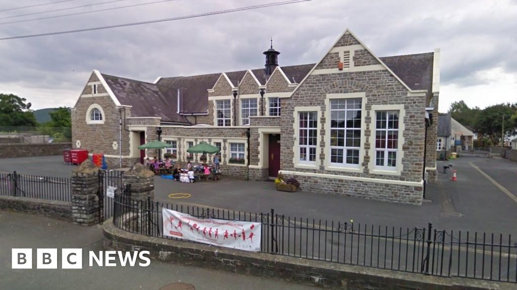 Llandovery school to relocate to 'far better accommodation' - BBC News