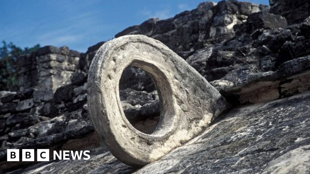 Mexico revives 3,000-year-old ancient ball game - BBC News