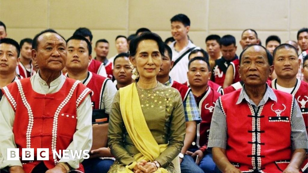 Myanmar ethnic groups attend government peace talks - BBC News
