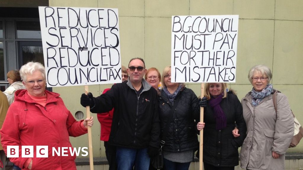 Protest in Blaenau Gwent over 'Troliblocs' bins system - BBC News