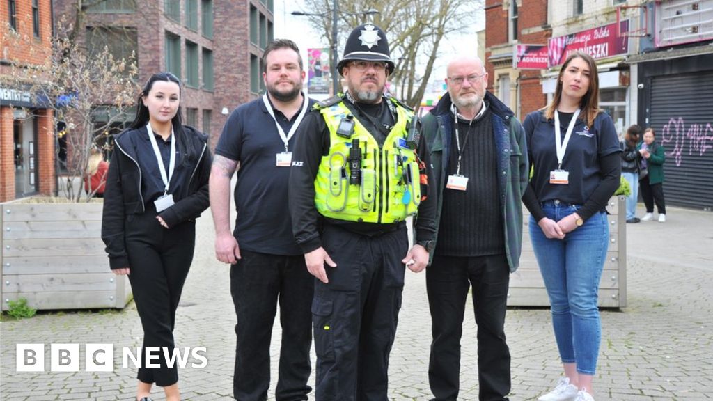 Police officers join new Swindon anti-social behaviour team - BBC News