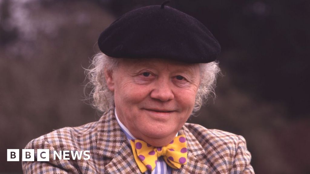 Dudley Sutton, aka Lovejoy's Tinker, dead aged 85 - BBC News