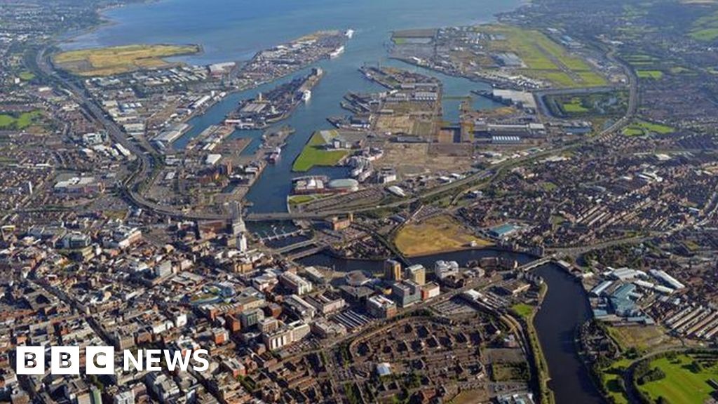 Record volume of trade at Northern Ireland's ports - BBC News