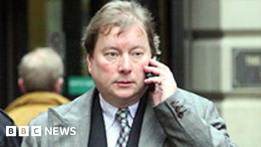 Edinburgh lawyer Michael Karus struck off for embezzling - BBC News