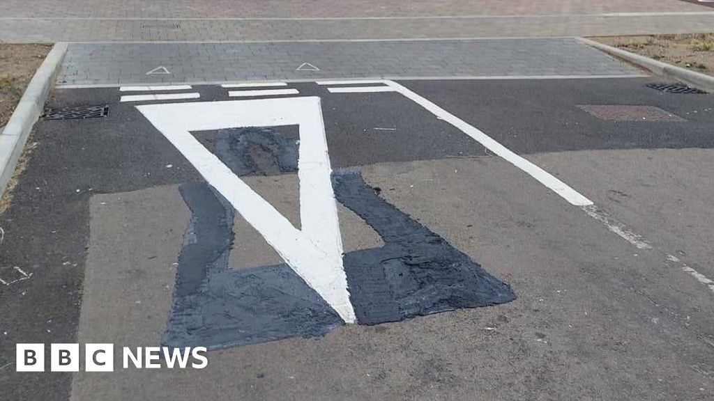 Cambridge upside down give-way road marking fixed