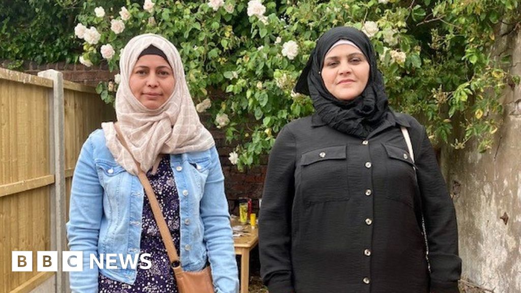 Refugee Kindness charity struggling to find funding - BBC News