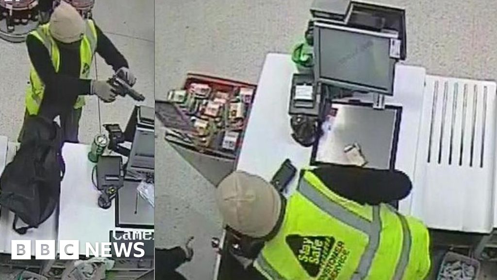 CCTV appeal over Hampshire Co-op gunpoint robbery - BBC News