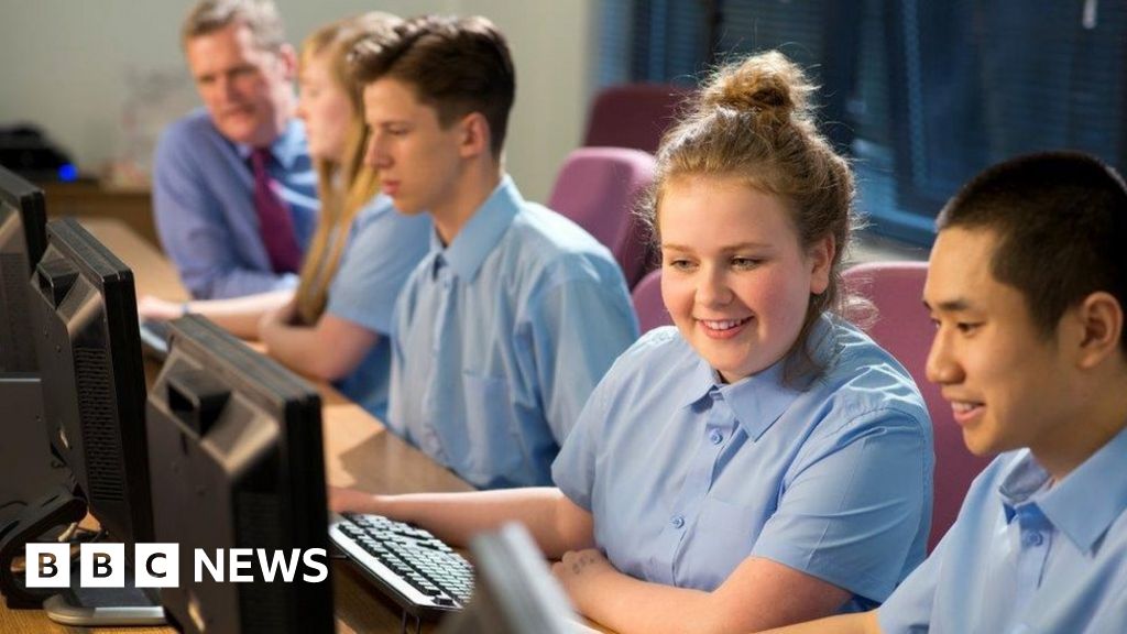GCSE computing: Students' work will not count - BBC News