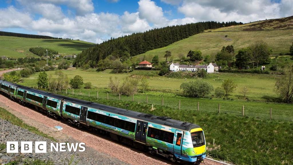 Borders Railway campaigners claim key tourism role - BBC News