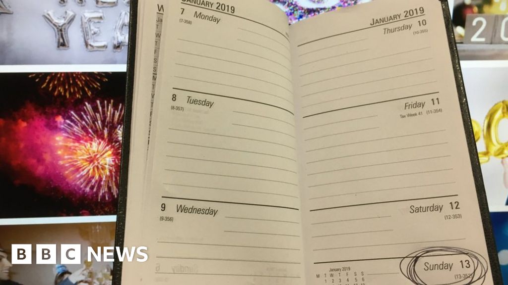 Hen Galan: Welsh village celebrates New Year on 13 January - BBC News