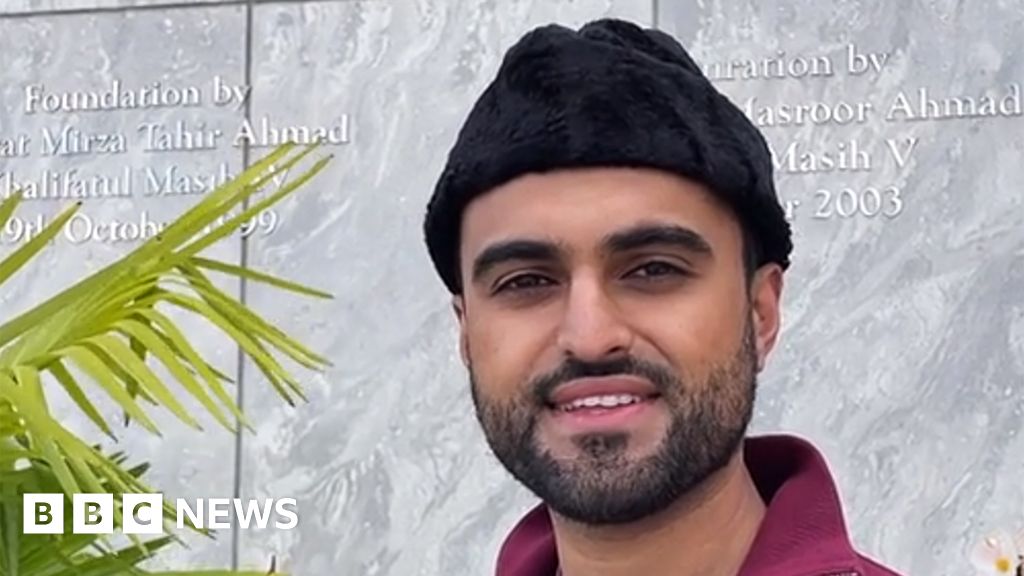 Meet one of Britain’s youngest imams - BBC News