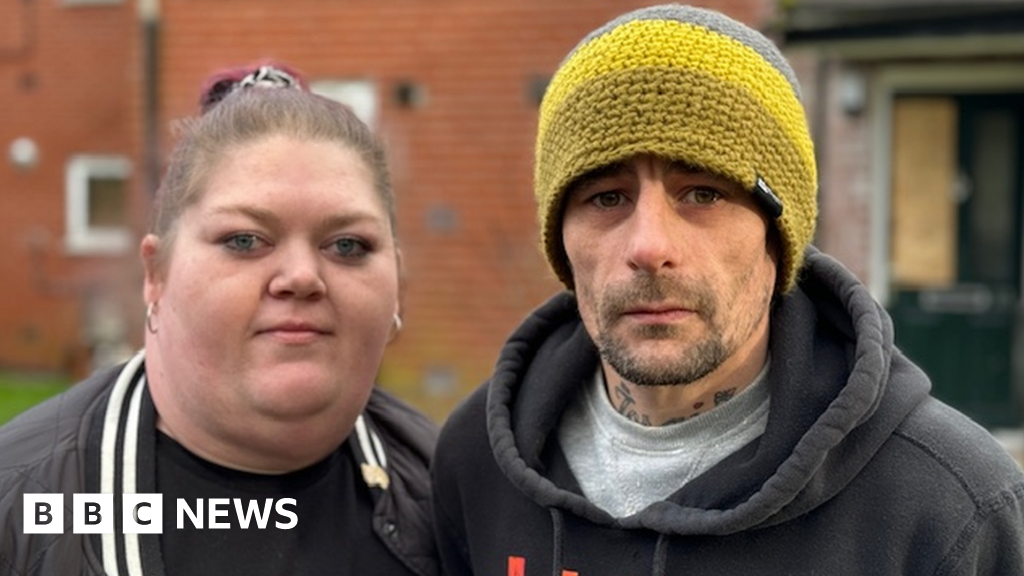 Praise For Oswestry Neighbours Kitchen Fire Help Bbc News