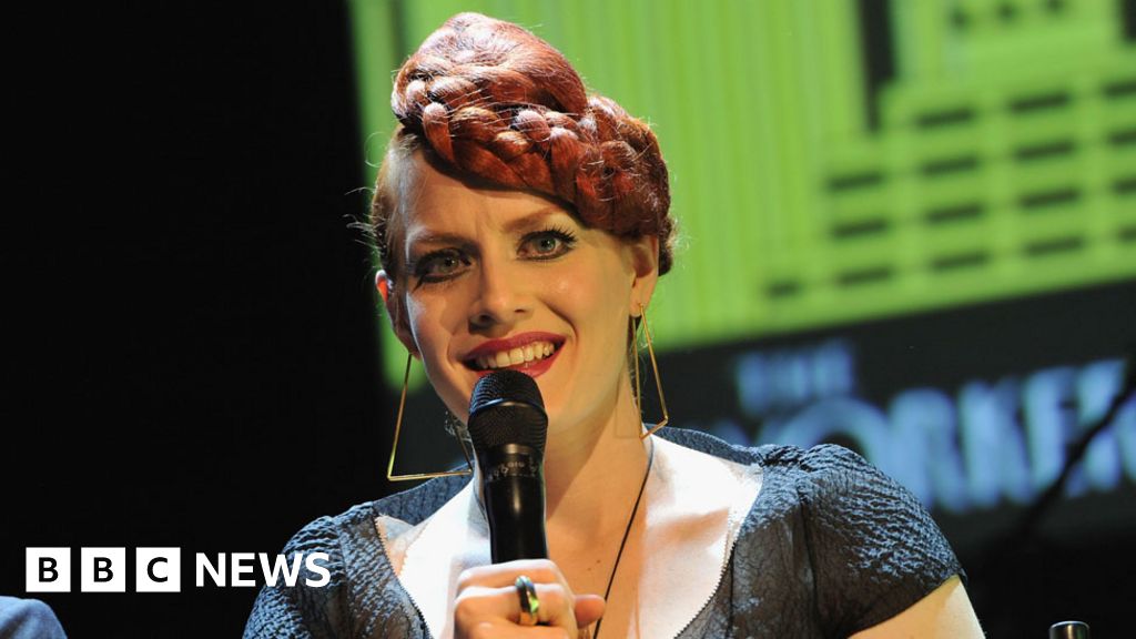 Ana Matronic is 'obsessed with robots' - BBC News