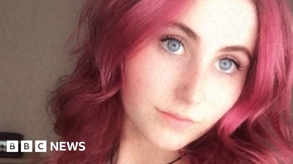 Tributes paid to teenage girl killed in Brierley Hill crash - BBC News
