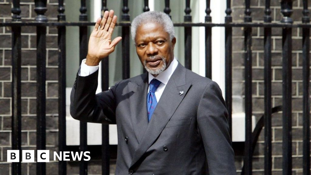 Kofi Annan: Theresa May pays tribute to 'great leader' - BBC News