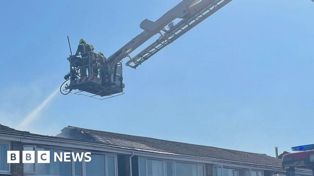 Colchester: Discarded cigarette causes fire at terraced house - BBC News