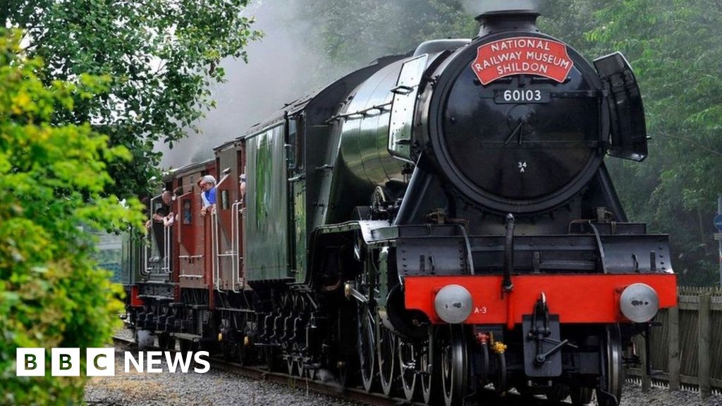 Flying Scotsman steams ahead to Shildon railway museum - BBC News
