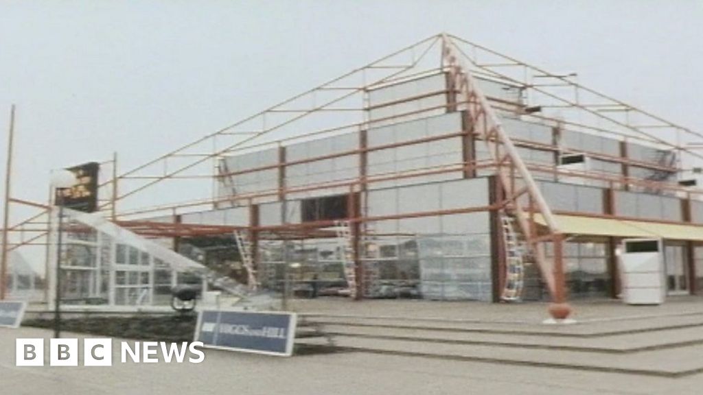 Milton Keynes at 50: The UK's first multiplex cinema opens - BBC News