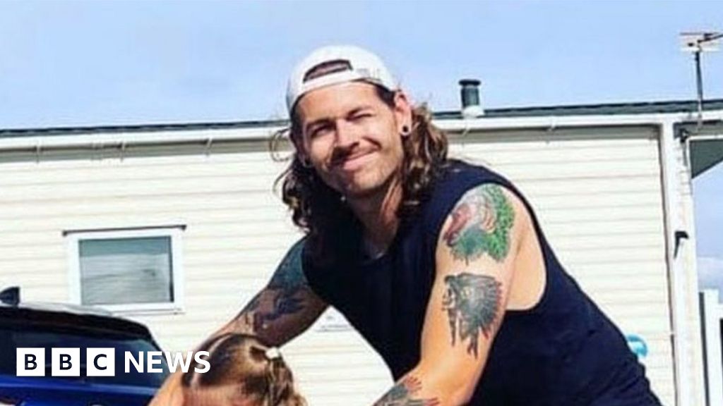 Half mast flags flown in Wiltshire for 'dedicated' firefighter - BBC News