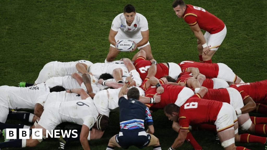 Can Wales beat England's world's largest scrum record? - BBC News