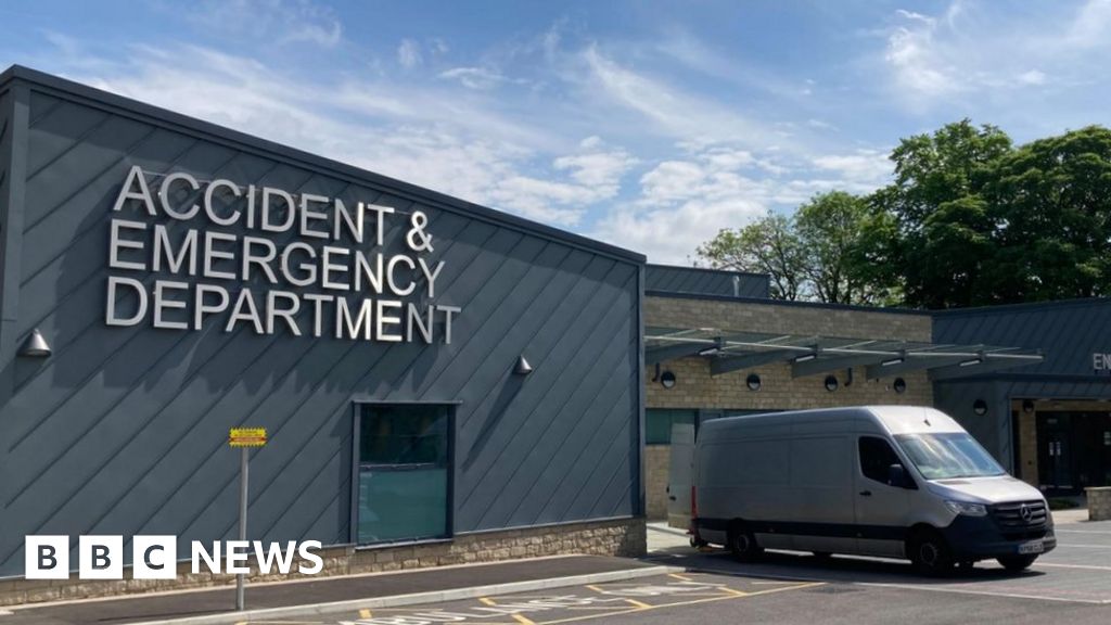New Huddersfield Royal Infirmary A&E opens to care for public - BBC News