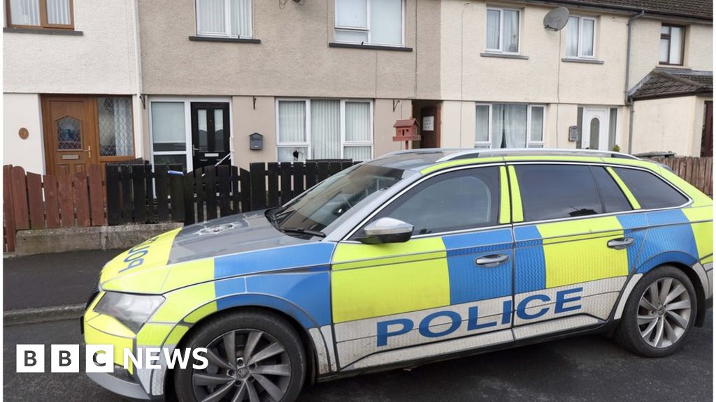 Rathfriland: Man injured after shots fired through window - BBC News